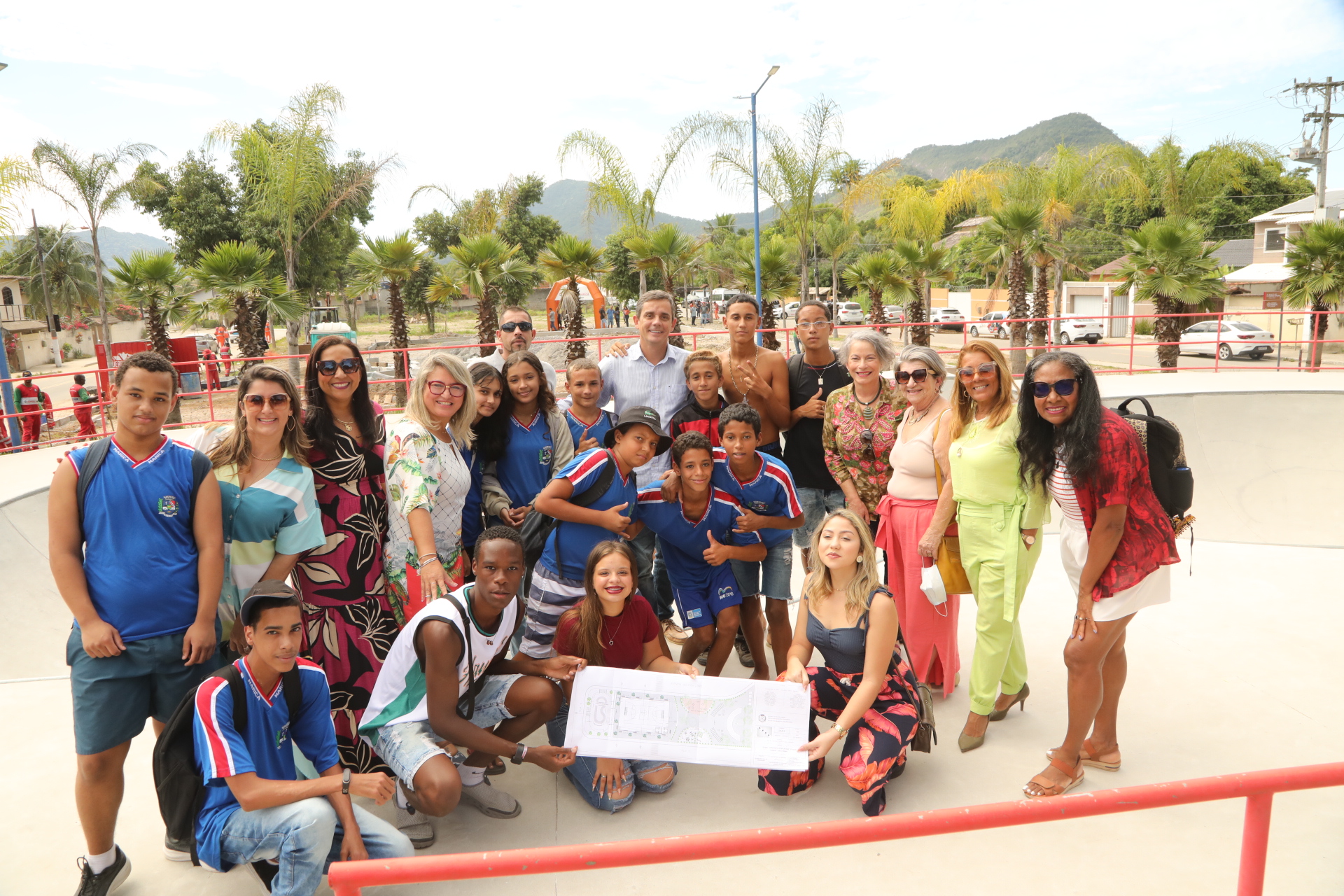 Prefeito Fabiano Horta visita praça idealizada por ex-alunos da rede de ... Prefeito Fabiano Horta visita praça idealizada por ex-alunos da rede de ...