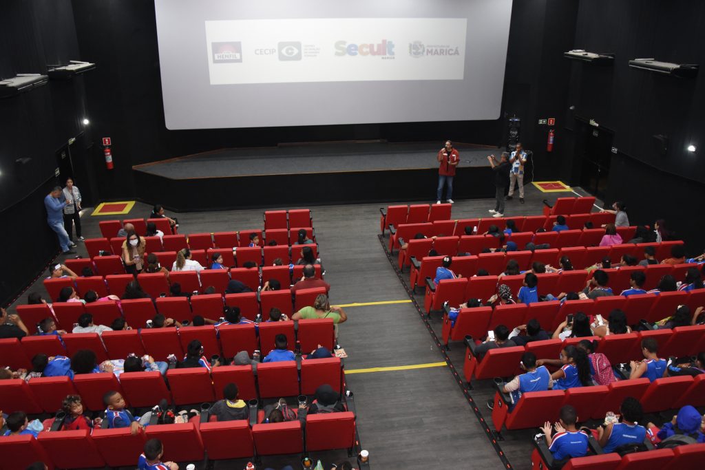 Projeto Cine Escola tem sessões de cinema para alunos da rede pública ...