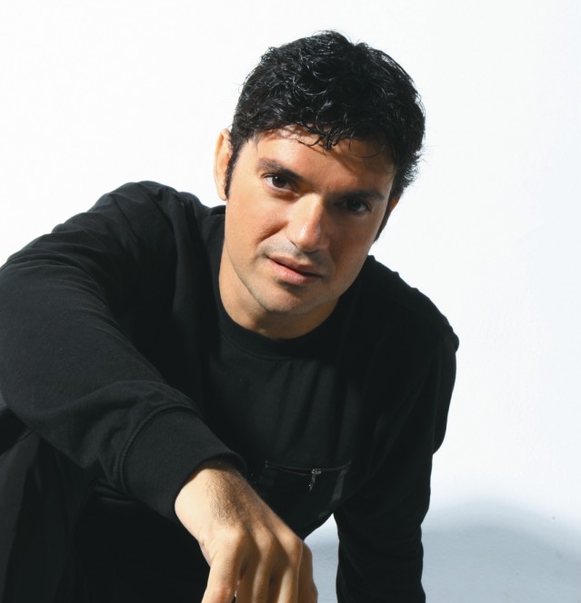 Jorge Vercillo canta para os trabalhadores em Maricá - Prefeitura de Maricá